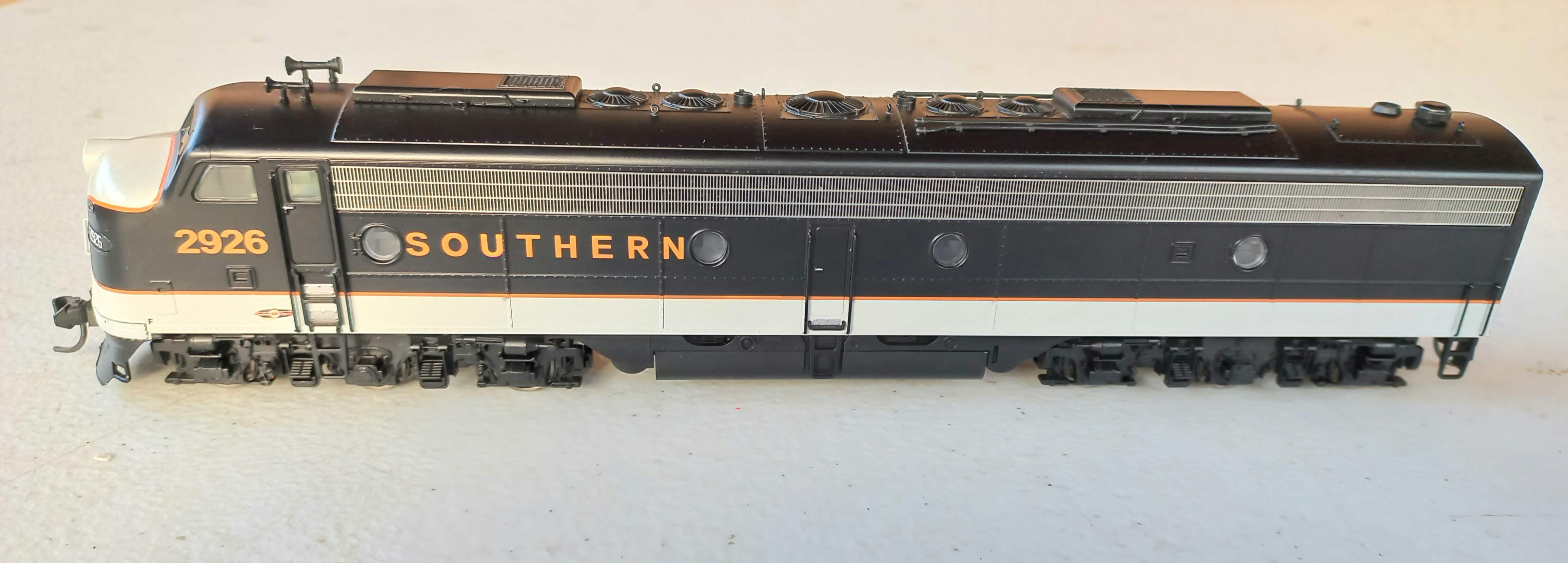 Broadway Limited 462 - Locomotiva EMD E8A Southern #2926 Com DCC & Som - Giltec Modelismo