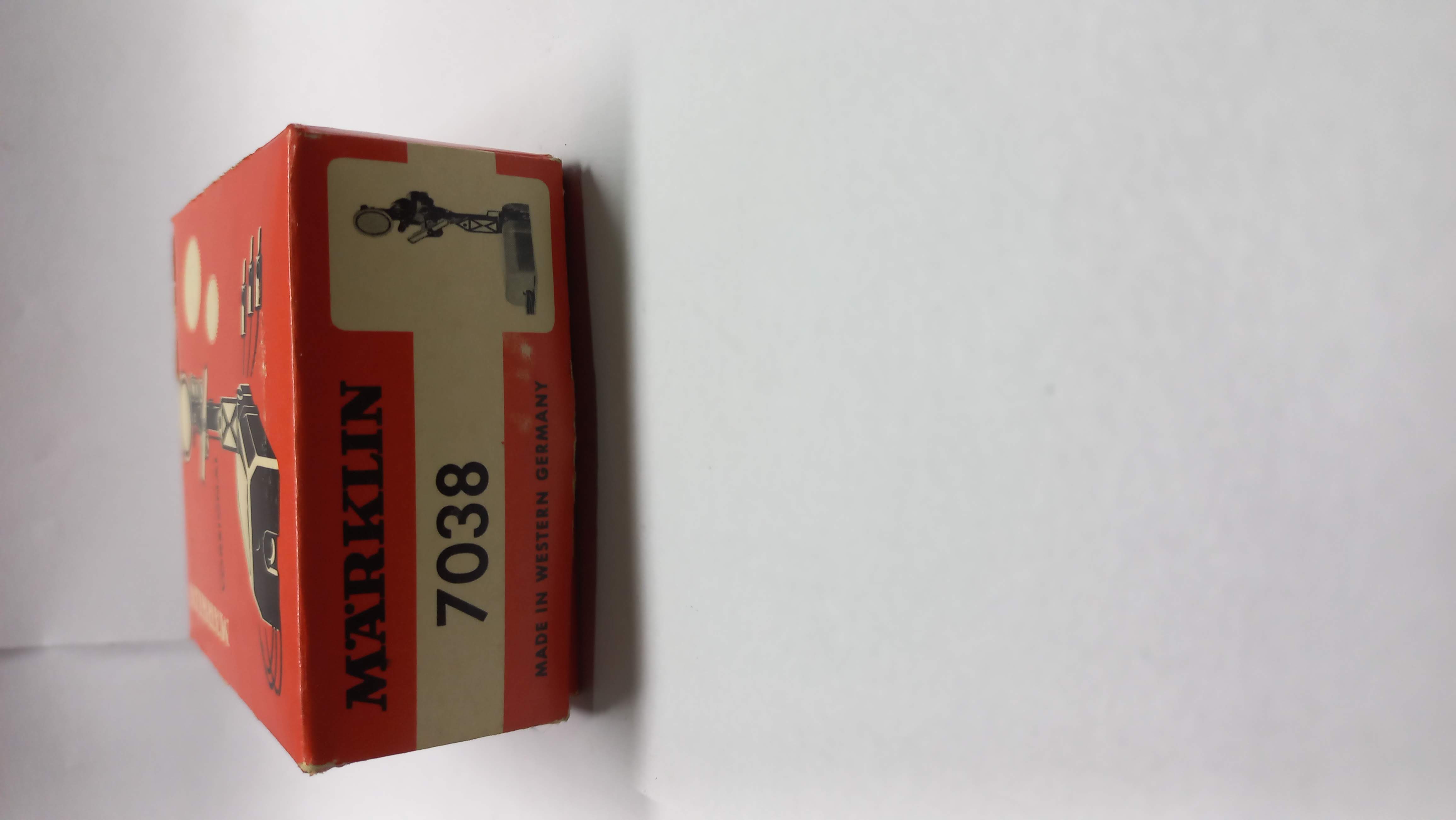 MÄRKLIN 7038 HO SINAL de DISTANCIA ELÉTRICO - (USADO) - Giltec Modelismo