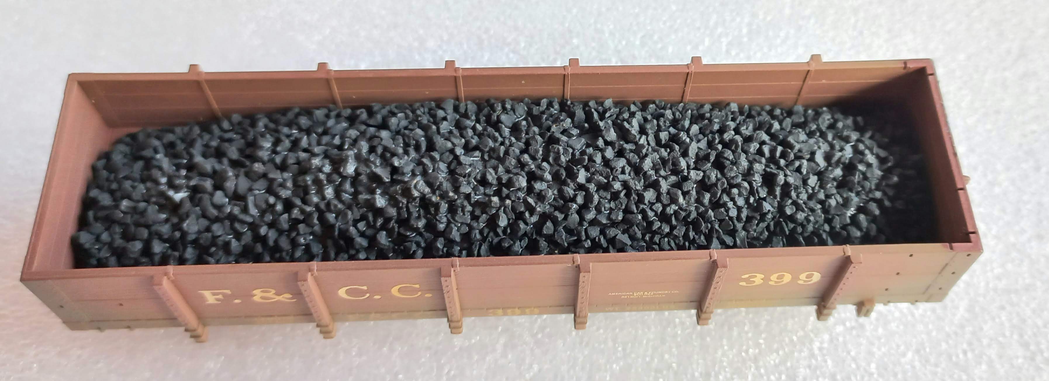 Blackstone Models(TM) Vagão Gôndola F.&C.C, com carga de Minério ...