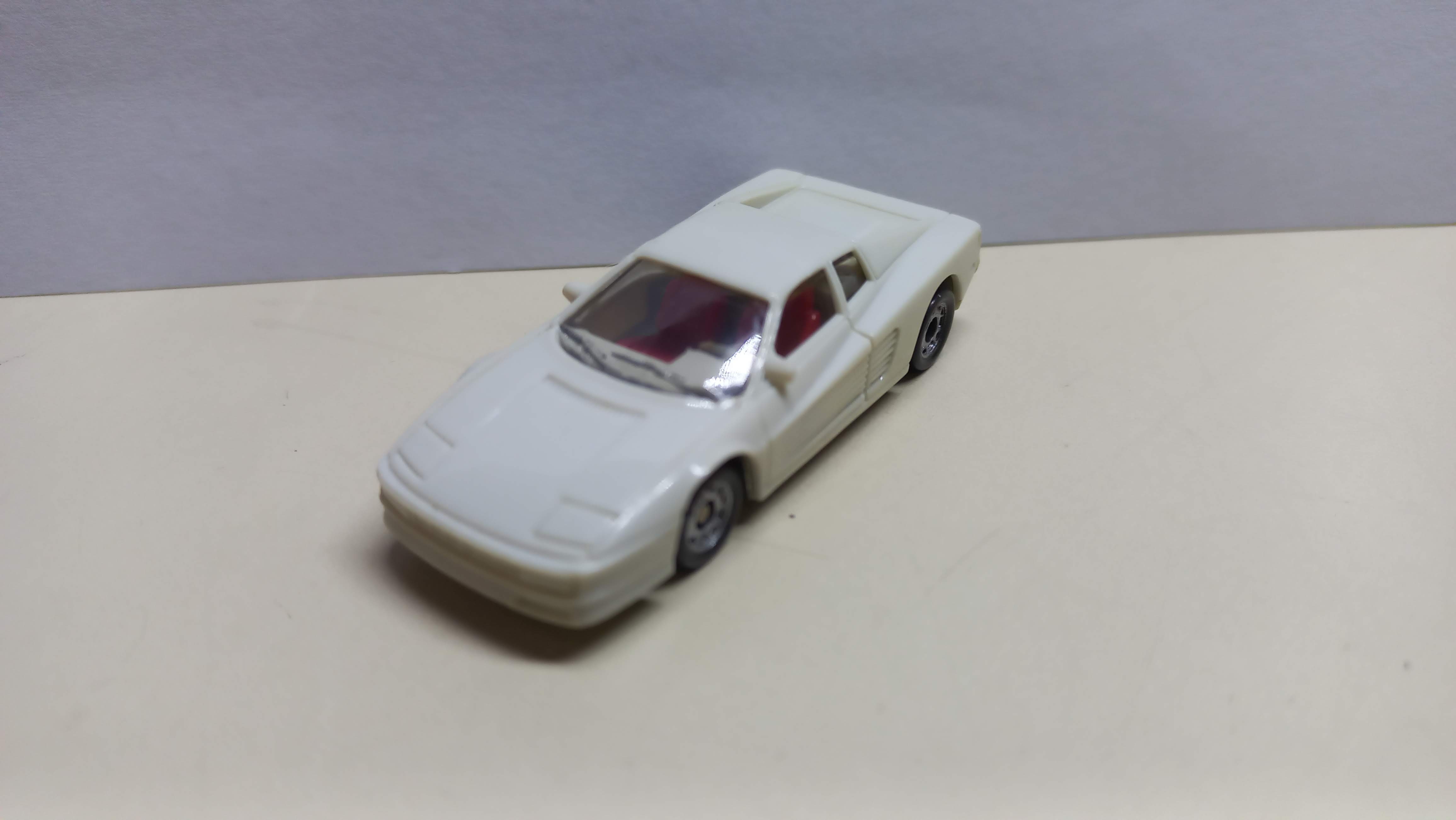 Monogram Models, Ferrari Testarossa escala 1:87 - Giltec Modelismo