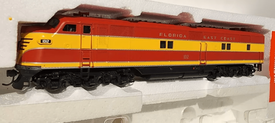 PROTO 2000 21078 - Locomotiva a diesel E7 Florida East Coast 1012 com luz de Marte - Giltec ...