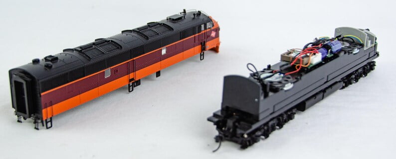 Proto 2000 920-40950 Conjunto de 2 Locomotivas EMD E7A-A Fase I com som ...