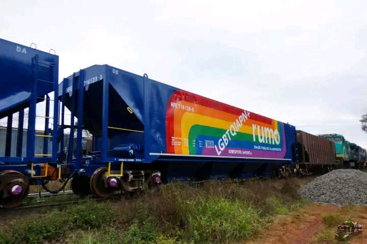 Vagão Hopper HFE Rumo Logística - LGBTQIAPN+ Edição 2023 - Giltec Modelismo